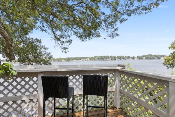 Dave's Last Resort Lakeside-cozy Cabin 6 Hotel Room - United States