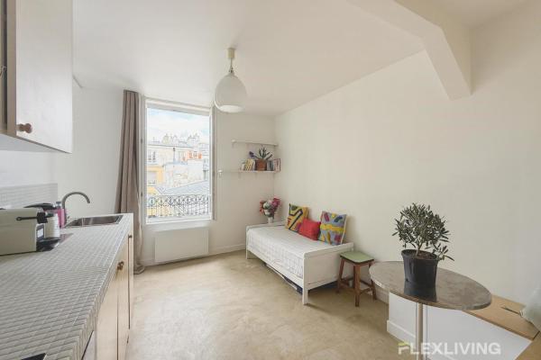 Charming 1-bedroom Apartment In The Heart Of The 11th Rue Saint-maur - Párizs