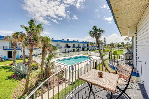 Oceanfront Ormond Beach Condo Patio, Pool Access! - Ormond Beach, FL