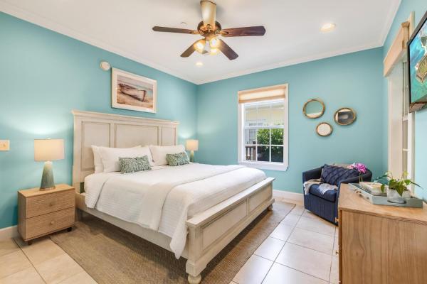Royal Palm Suite At Travelers Palm Inn Key West - Key West, FL