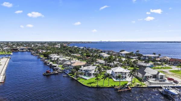 Flamingo Island - Luxury Pool Villa Located On The River In A Fantastic Location - Fort Myers, FL