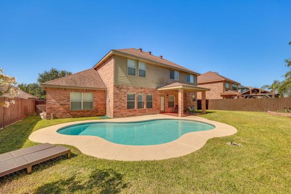 Private Theater And Pool Spacious Mission Home - Mission, TX
