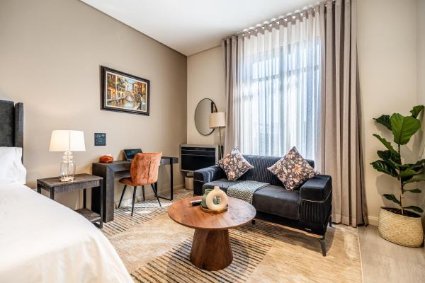 Menlyn Maine Luxury Studio Deluxe-kingbed-free Parking-24h Concierge-pool And Restaurant 137 - Pretoria
