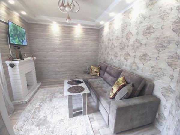 Комфортный дом до 4х человек. Есть парковка на 2 машины, Wi-fi, Tv. - Bishkek