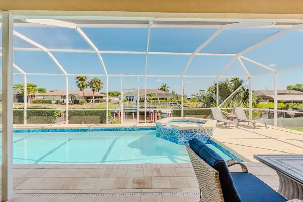 Summer Specials! Electric-heated Pool Home On Gulf Access Canal - Villa Victoria - Fort Myers, FL