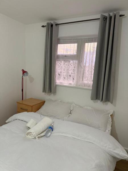 Spacious Double Room - Central Dartford - Kent