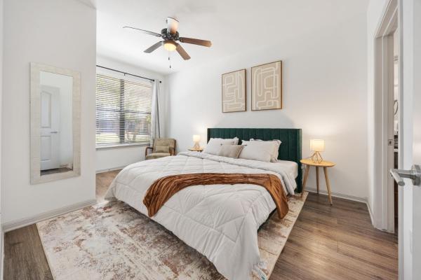 Brighthaven - 1br Retreat With Pool, Gym, Parking, Evcharger - The Colony, TX