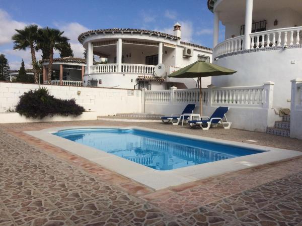 Villa In Viñuela With Private Pool & Views - Alcaucín