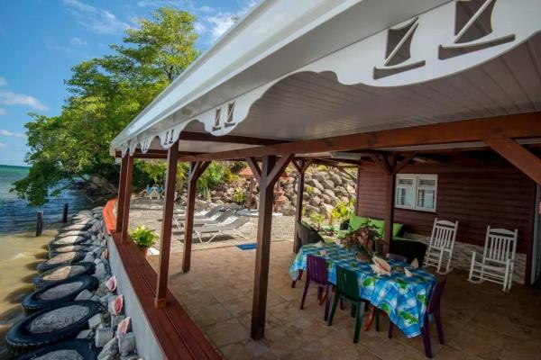 Charmante Maison Face à La Mer Au François, 120 M² - Martinique
