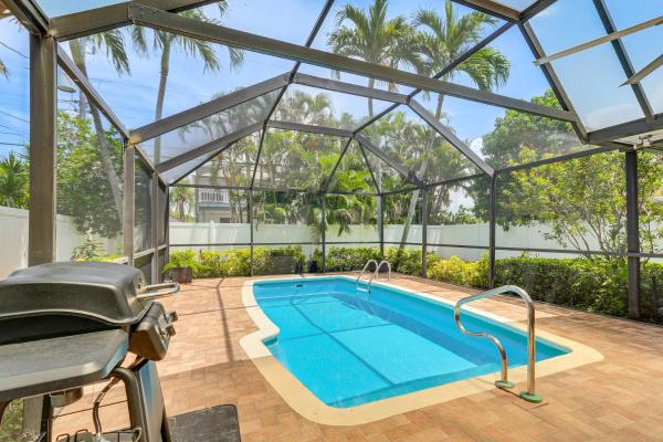 1 Mi To Vanderbilt Beach! Family Home On 500 Block - Bonita Springs, FL