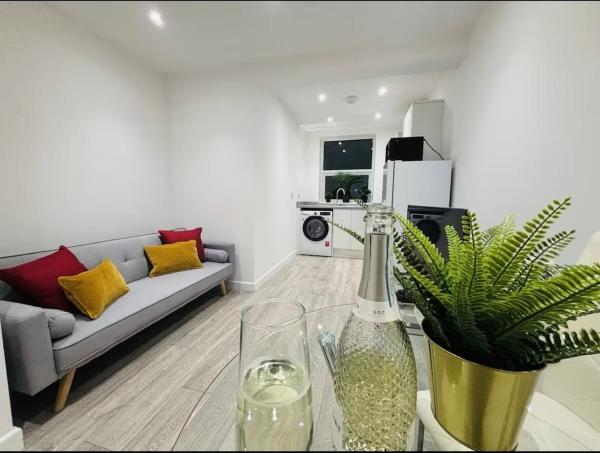 Spacious 2-bed Apartment - Ruislip