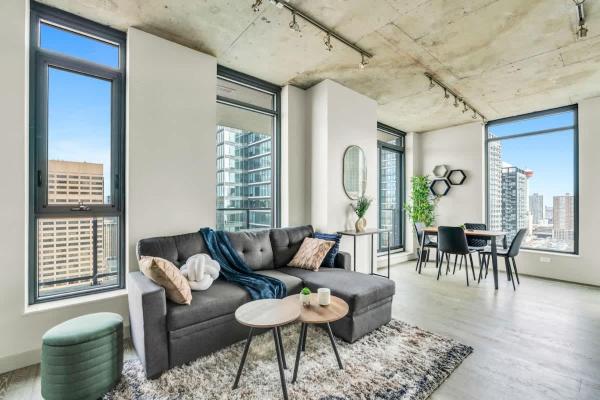 Corner Luxury High-rise Condo Sleeps 7 - Calgary