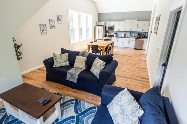 New Skye Ridge Carriage House With Hot Tub - Woodstock, VT
