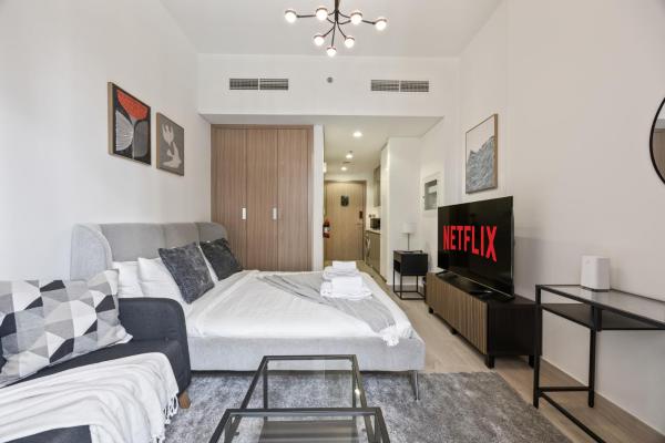 Elite Escape - Getaway In Azizi Riviera 26 - Dubai