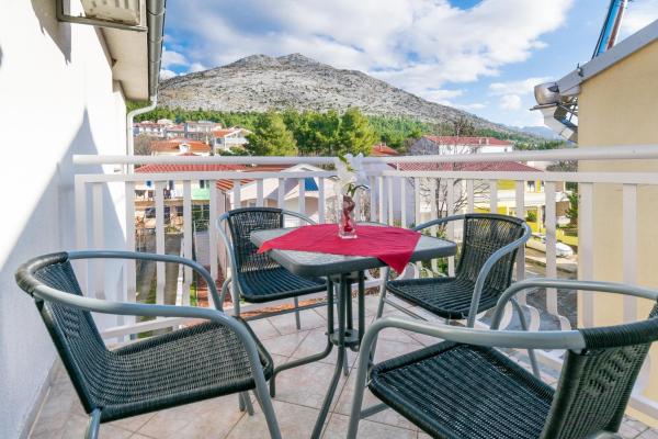 Apartment Nina - Starigrad