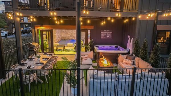 Smith Creek Resort- 6 Bedroom 22 Guests - Indoor Pool - Resort Amenities - Sevierville, TN