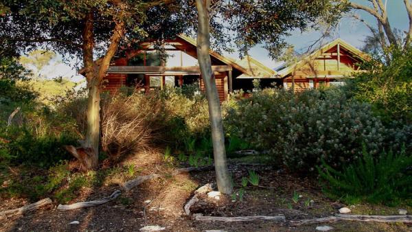 Long Beach Eco - Lodge Is The Perfect Property For Nature Lovers, With An Abundance Of Wildlife Birds, Kangaroos And Emus, As Well As Bush And Sea Views - Coffin Bay