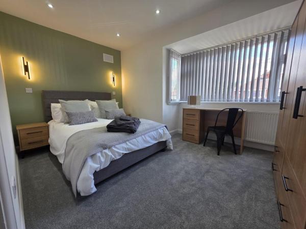 House - Sleeps 4 - Parking - Garden - City Centre - Leeds