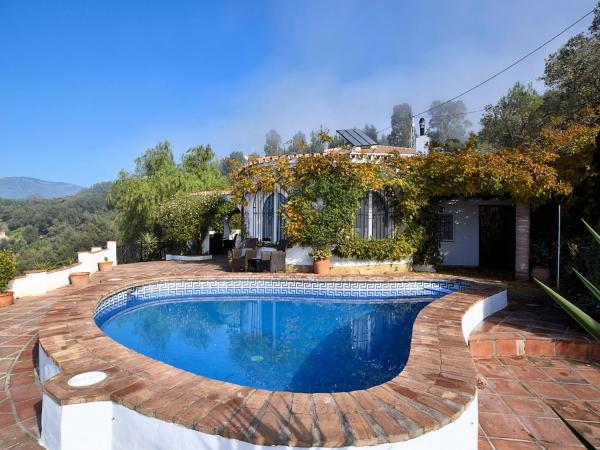 Sun-soaked Villa With Blue Waters - Canillas de Aceituno