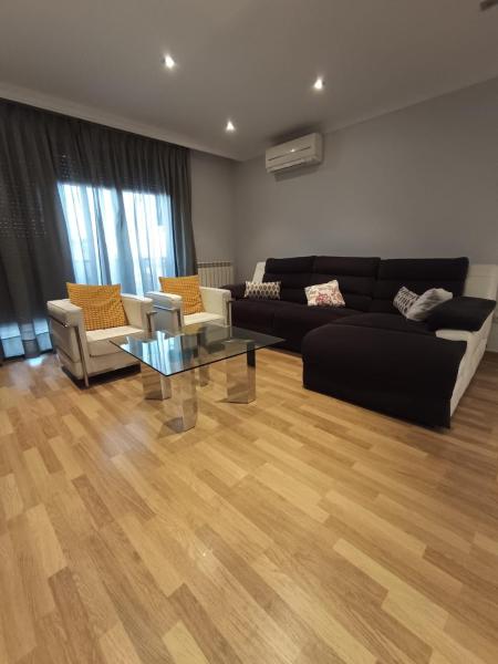 Precioso Piso Con 3 Dormitorios Y Aire Acondicionado - Albacete