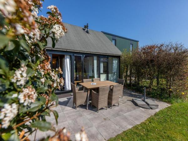 Holiday Home Near Beach With Pool Access - Renesse