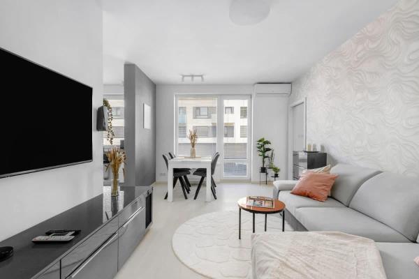 Premium Apartment With Balcony And Parking - Bratislava
