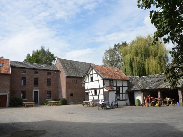 Teuven Farmhouse For 24 Guests - Voeren