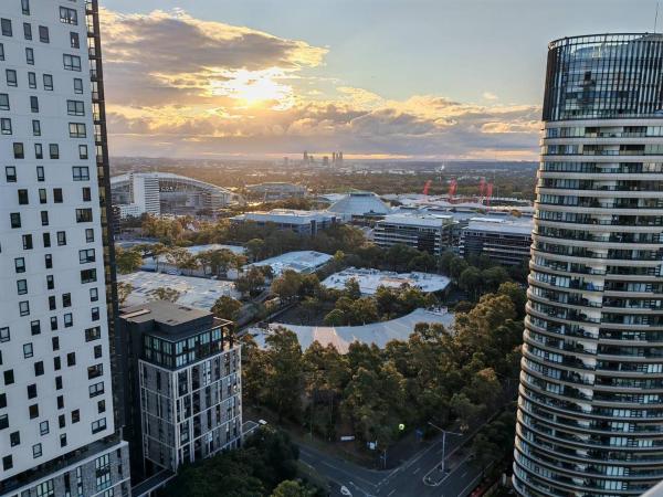 Bright And Spacious 2br Apartment In Olympic Park - Strathfield