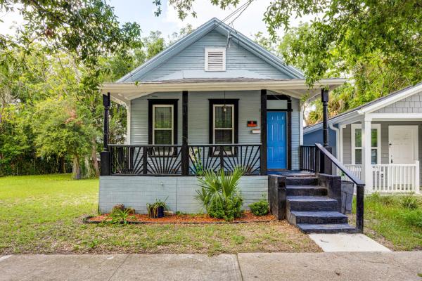 Less Than 1 Mi To Everbank Stadium Retreat With Yard! - Jacksonville, FL