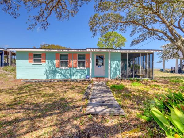 The Beach Nest - A Newly Renovated Paradise! - Alligator Point, FL