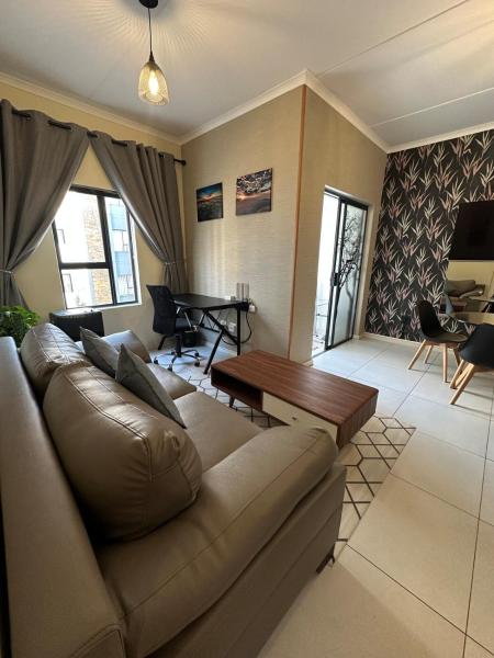 Secure Midrand Stay Walk To Shops & Banks - Midrand