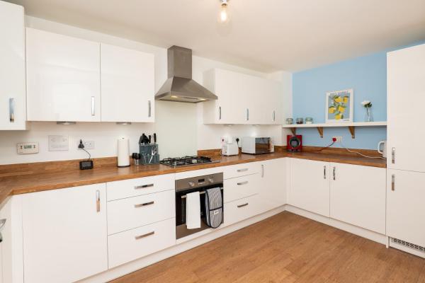 4 Bedroom House - Bedfordshire - Driveway Parking - Woburn Safari Park