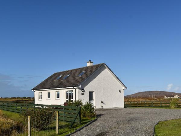 Lochboisdale Cottage - Outer Hebrides