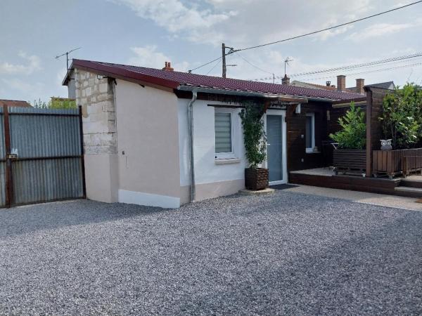 Agréable Chambre Pour 2 Avec Salle De Bain Et Terrasse Privées - Châlons-en-Champagne