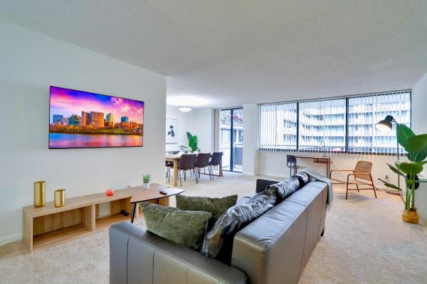 Arlington Stay With Outdoor Pool And Contemporary Comforts - Washington, D.C.