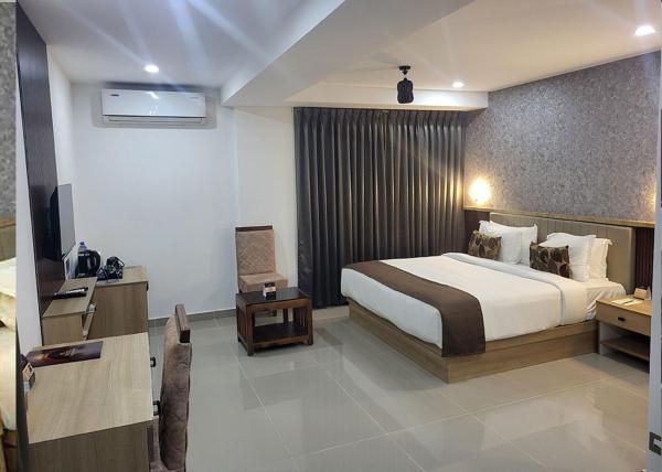 Hotel Queen Mariya - Kothamangalam