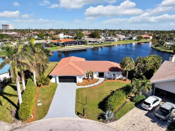 Relax At Lake Breeze 4br Fort Myers Getaway - Fort Myers, FL