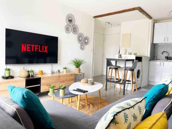 Bara ,Balcony ,Parking ,Patte D'oie Neighborhood - ibis budget Toulouse Colomiers