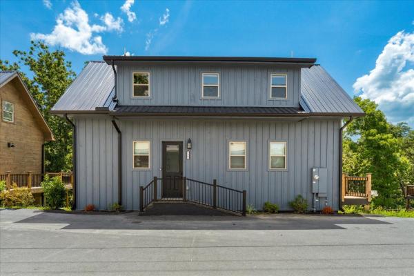 Heart Lake Cabin - Hot Tub & Game Room - Dandridge, TN