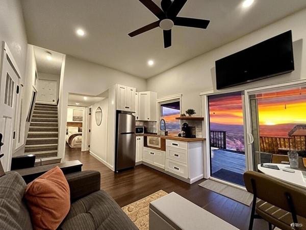 The Hilltop Haven - Private View Suite - Temecula, CA