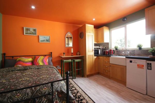 Georgias Gate Studio Cottage - Sleeps 4 & Pets Ok - Roscrea