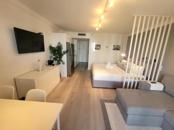 Estudios Con Balcón En Primera Línea De Playa - Sunny Isles Beach, FL