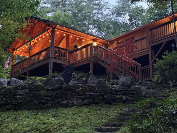 Tree Top Mountain Lodge - Tuckasegee, NC