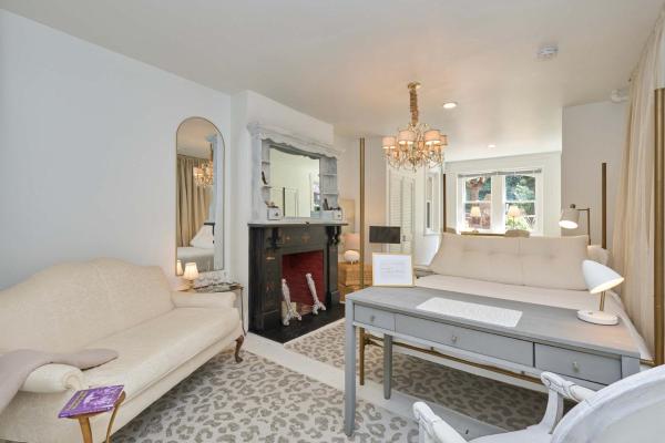Private Dc Retreat On Iconic East Capitol St - Washington, DC