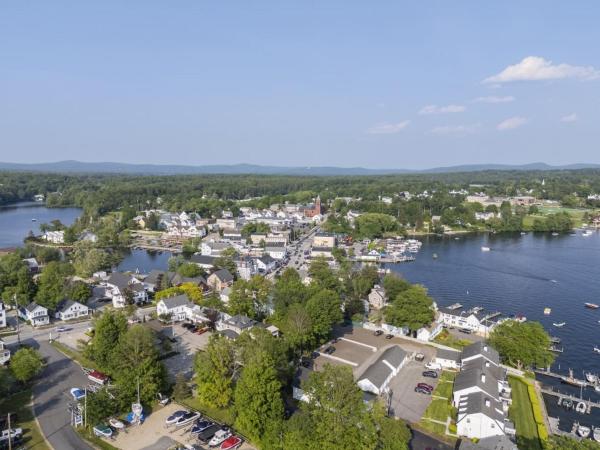 Spacious Luxe Condo In Historic Downtown Wolfeboro - Wolfeboro, NH