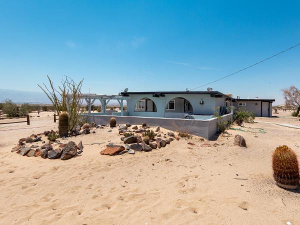 Peaceful Desert Hideaway - Twentynine Palms, CA