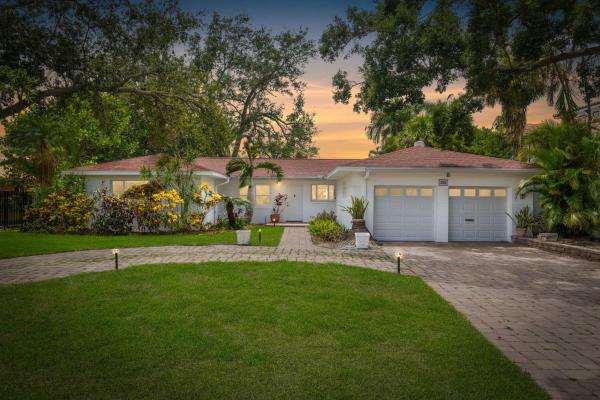 3br Waterfront Gem Pool Dog Friendly - St. Petersburg, FL