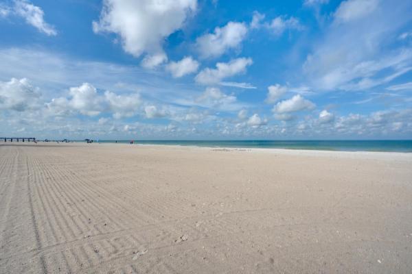 Walk To Redington Beach Renovated Duplex With Patio - Redington Shores, FL