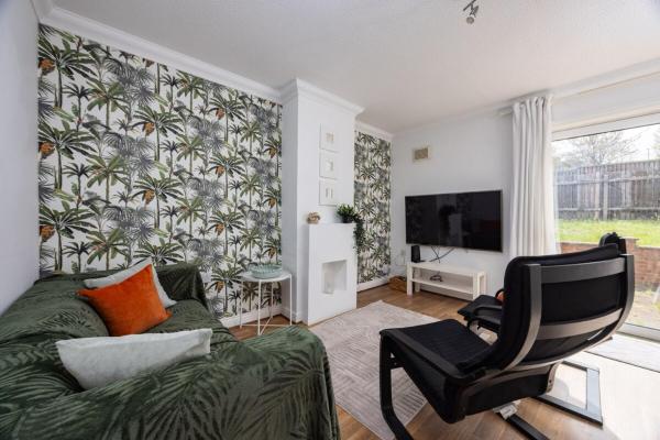 Spacious 5br Home - Easy Access To City Centre - East Midlands Airport (EMA)