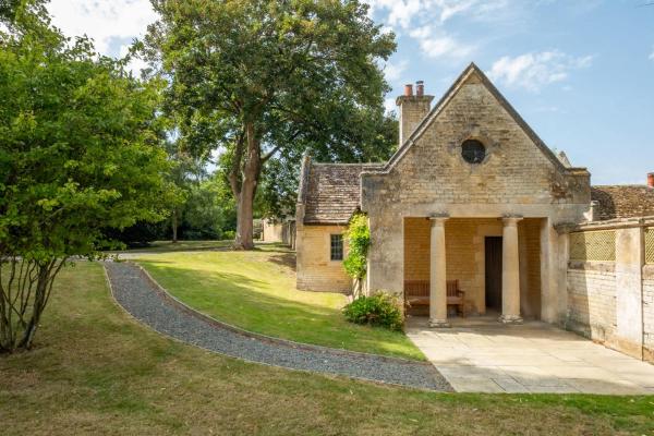 The Gate House - Stamford